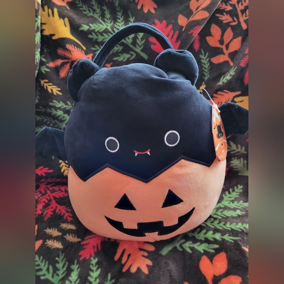 Squishmallows | Toys | Nwt Emily Bat In Pumpkin Halloween Treat Pail ...